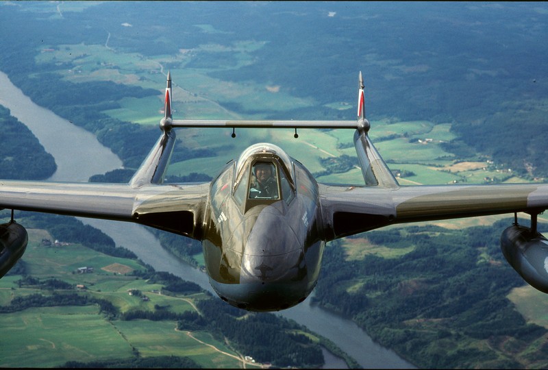 MY FAVOURITE AEROPLANE IN 200 WORDS #10 de Havilland Vampire by Luke ...