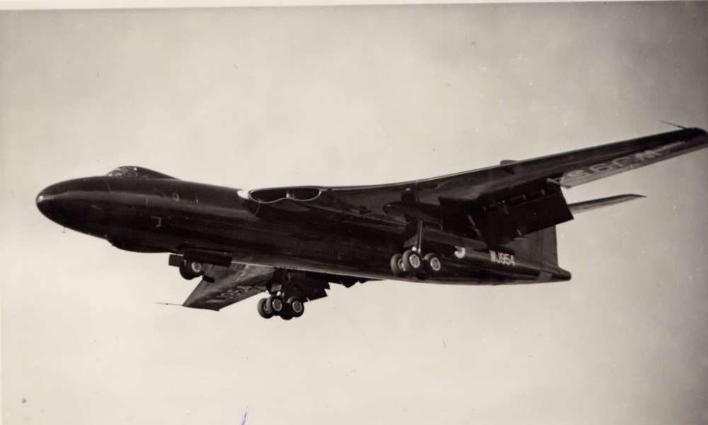 The Black Bomber: Rowland White reveals the story behind the Valiant B ...