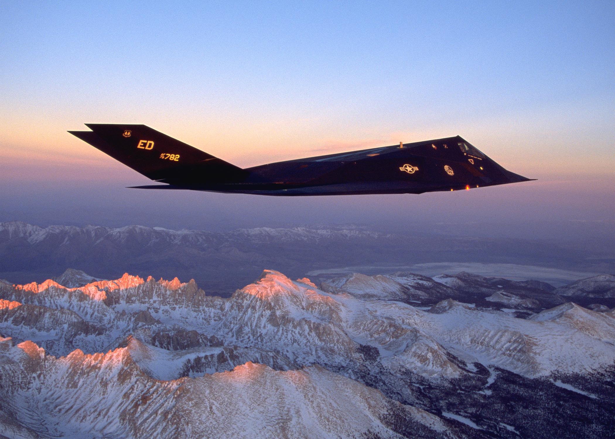 MY FAVOURITE AEROPLANE IN 200 WORDS #36: Lockheed F-117 Nighthawk by ...