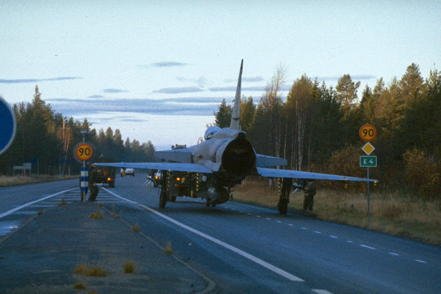 Flying & Fighting in the Saab Viggen: Cold War Thunder (interview with ...