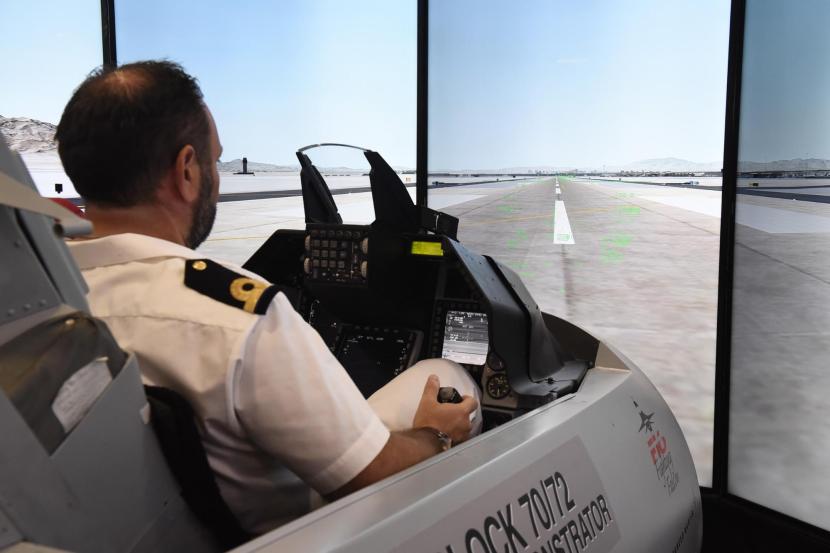 How virtual reality is paving the way for future pilots | Hush-Kit