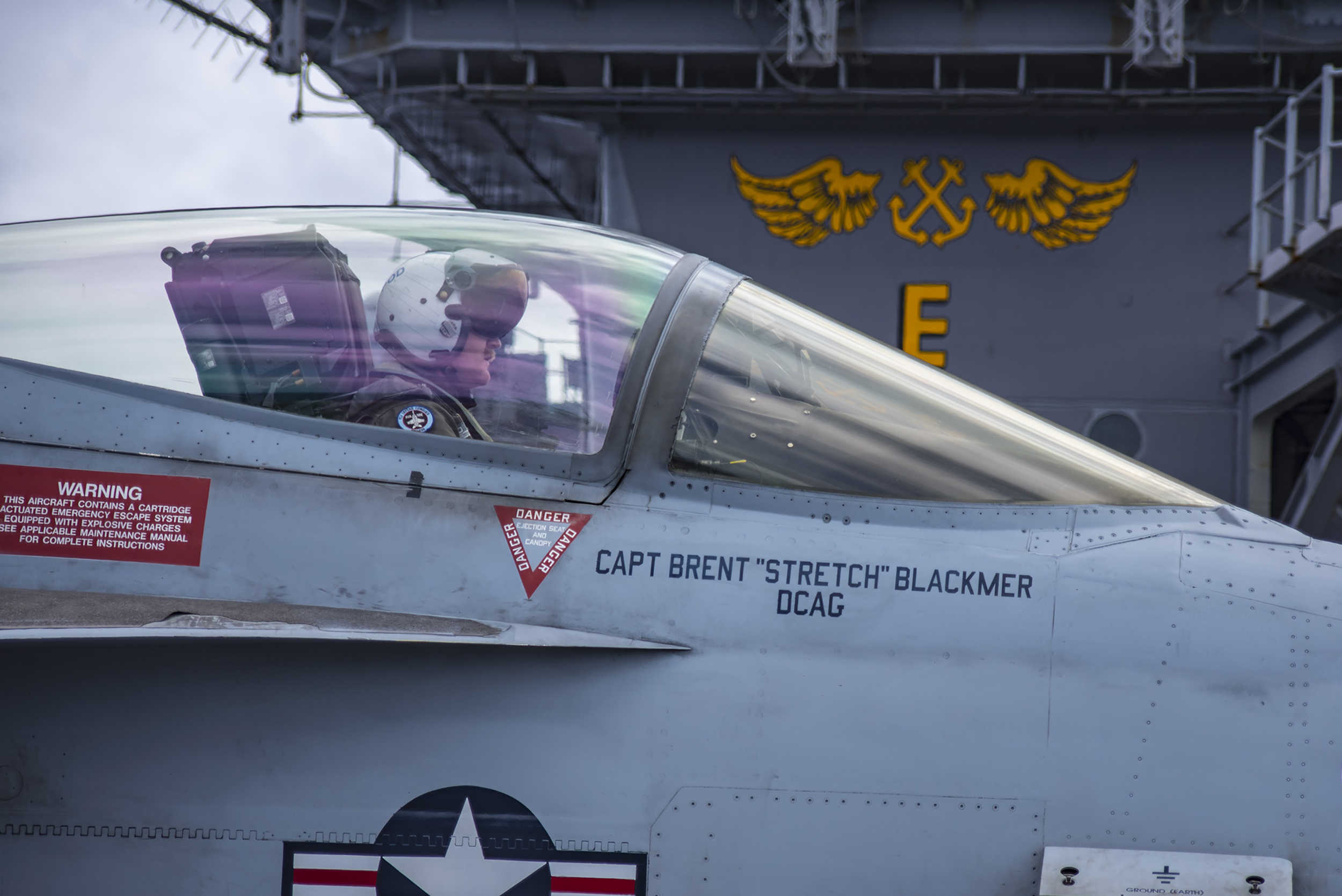 In the cockpit with real Topgun instructor: Dave ‘Bio’ Baranek takes us ...